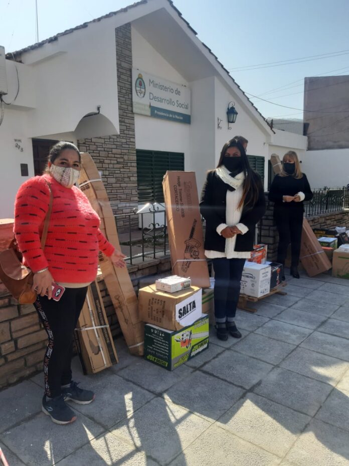Llegó el día: Norma Salgado recibió su kit para emprender su proyecto ...